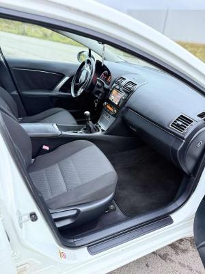 Balts Toyota Avensis 2012 Viļņa, ar dzinēja tilpumu 2.00 L un nobraukumu 300 tūkst. km par 4800 €, foto 15 vietnē AUTOMOTO.COM.LV
