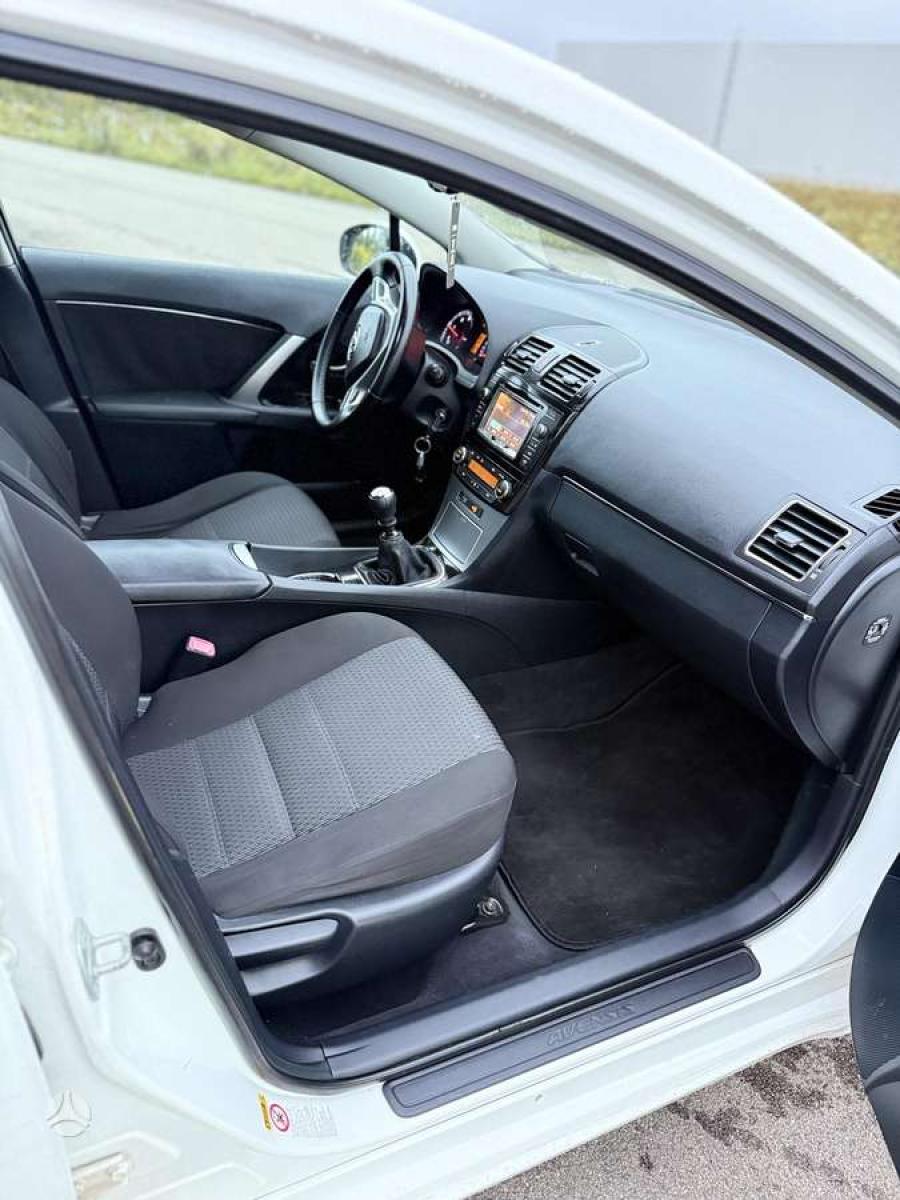 Balts Toyota Avensis 2012 Viļņa, ar dzinēja tilpumu 2.00 L un nobraukumu 300 tūkst. km par 4800 €, foto 15 vietnē AUTOMOTO.COM.LV