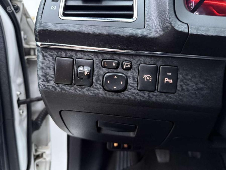 Balts Toyota Avensis 2012 Viļņa, ar dzinēja tilpumu 2.00 L un nobraukumu 300 tūkst. km par 4800 €, foto 17 vietnē AUTOMOTO.COM.LV