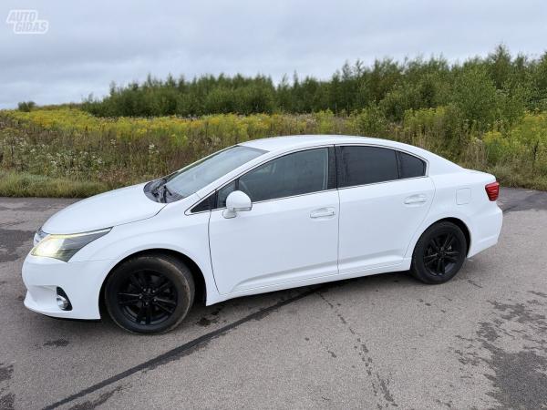 Balts Toyota Avensis 2012 Viļņa, ar dzinēja tilpumu 2.00 L un nobraukumu 300 tūkst. km par 4700 €, foto 2 vietnē AUTOMOTO.COM.LV