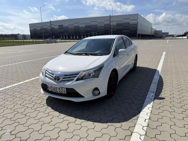 Белый Тойота Авенсис 2012 в Вильнюс, объемом двигателя 2.00 л и пробегом 300 тыс. км за 4550 €, фото 1 на AUTOMOTO.COM.LV