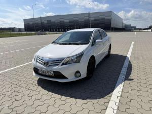 Белый Тойота Авенсис 2012 в Вильнюс, объемом двигателя 2.00 л и пробегом 300 тыс. км за 4550 €, фото  на AUTOMOTO.COM.LV