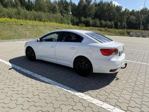 Белый Тойота Авенсис 2012 в Вильнюс, объемом двигателя 2.00 л и пробегом 300 тыс. км за 4550 €, фото 7 на AUTOMOTO.COM.LV