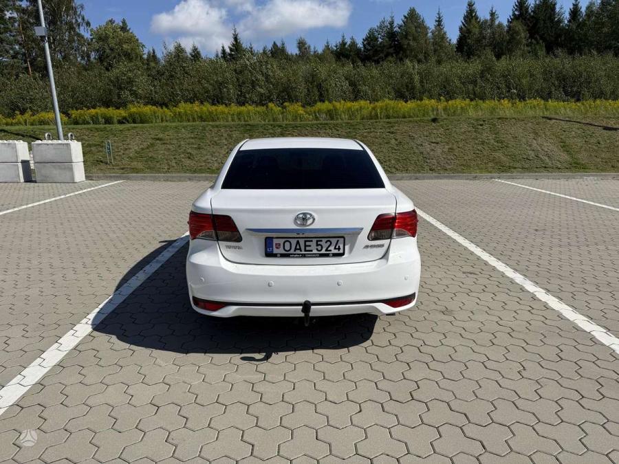 Белый Тойота Авенсис 2012 в Вильнюс, объемом двигателя 2.00 л и пробегом 300 тыс. км за 4550 €, фото 8 на AUTOMOTO.COM.LV