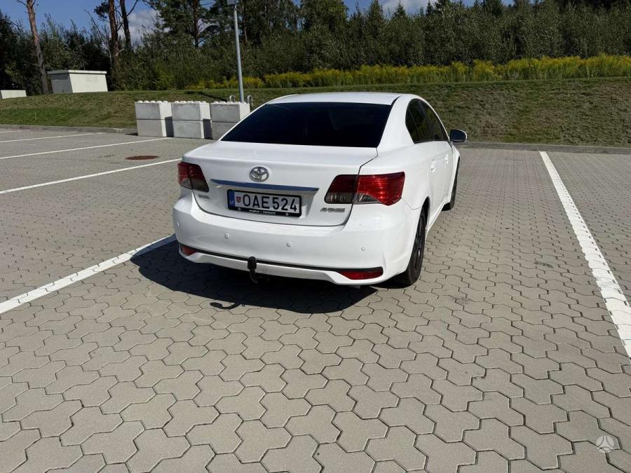 Белый Тойота Авенсис 2012 в Вильнюс, объемом двигателя 2.00 л и пробегом 300 тыс. км за 4550 €, фото 9 на AUTOMOTO.COM.LV