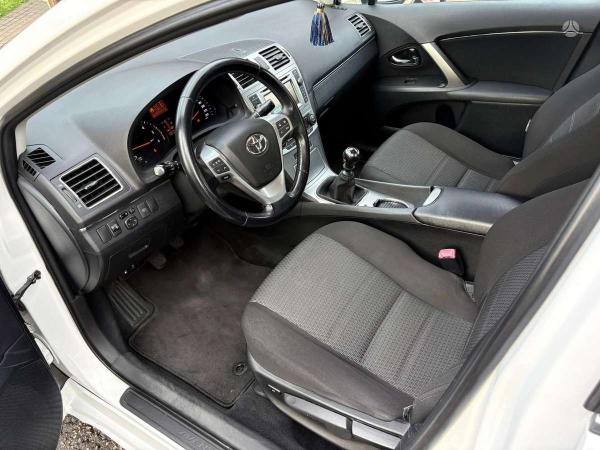 Balts Toyota Avensis 2012 Mažeikiai, ar dzinēja tilpumu 2.00 L un nobraukumu 249 tūkst. km par 4700 €, foto 4 vietnē AUTOMOTO.COM.LV