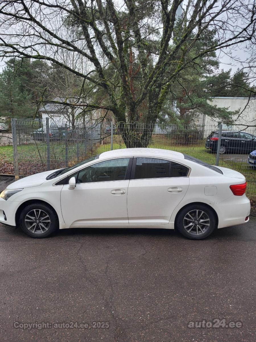 White Toyota Avensis 2013 in Tallinn, with an engine capacity of 1.80 L and mileage of 110 thousand km for 8900 €, photo 1 on AUTOMOTO.COM.LV