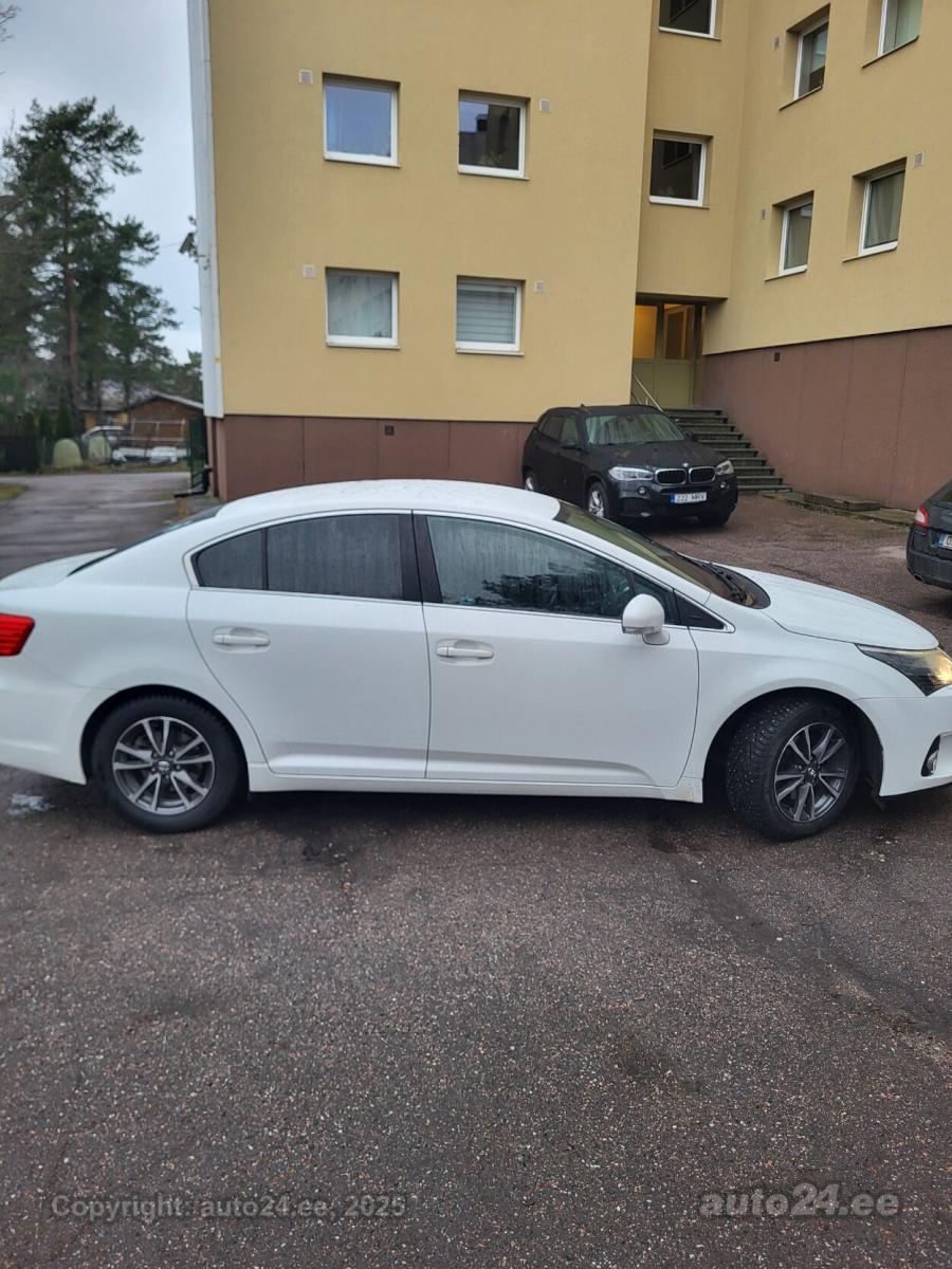 White Toyota Avensis 2013 in Tallinn, with an engine capacity of 1.80 L and mileage of 110 thousand km for 8900 €, photo 4 on AUTOMOTO.COM.LV