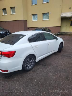 White Toyota Avensis 2013 in Tallinn, with an engine capacity of 1.80 L and mileage of 110 thousand km for 8900 €, photo 5 on AUTOMOTO.COM.LV