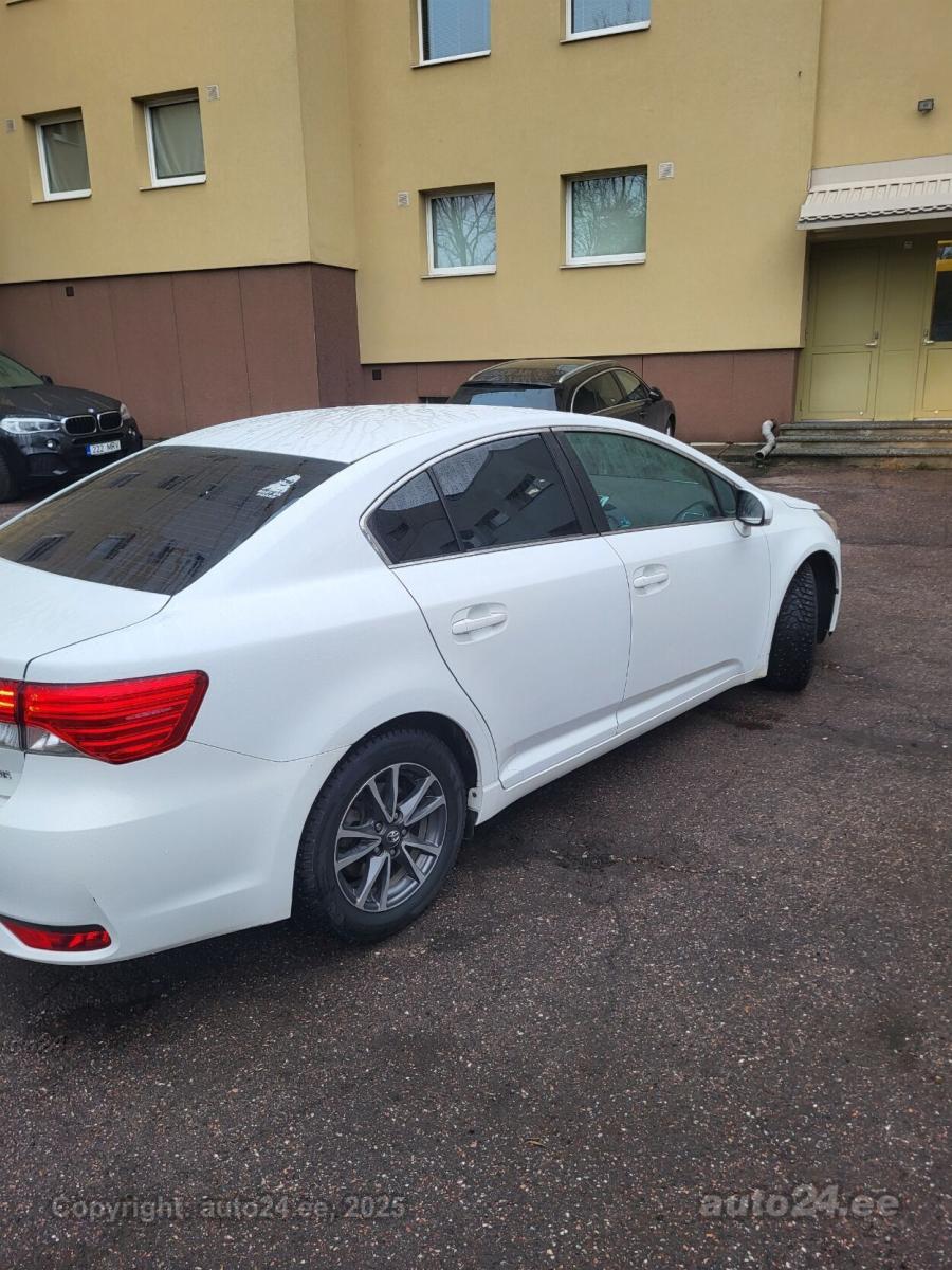 White Toyota Avensis 2013 in Tallinn, with an engine capacity of 1.80 L and mileage of 110 thousand km for 8900 €, photo 5 on AUTOMOTO.COM.LV
