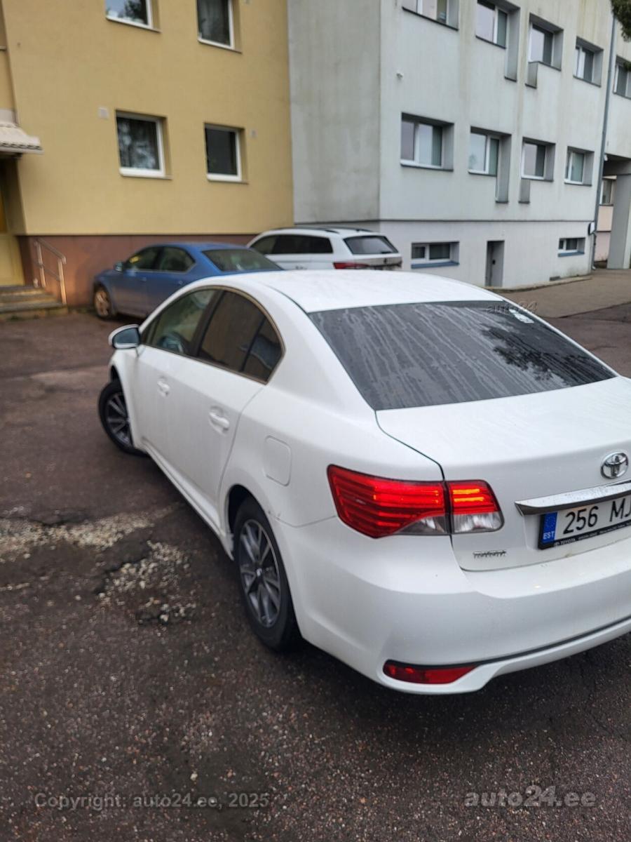 White Toyota Avensis 2013 in Tallinn, with an engine capacity of 1.80 L and mileage of 110 thousand km for 8900 €, photo 6 on AUTOMOTO.COM.LV