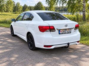White Toyota Avensis 2013 in Vilnius, with an engine capacity of 2.00 L and mileage of 300 thousand km for 4050 €, photo 3 on AUTOMOTO.COM.LV