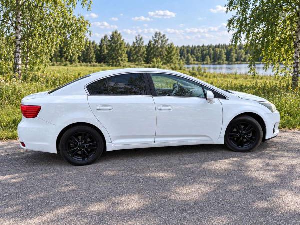 Белый Тойота Авенсис 2013 в Вильнюс, объемом двигателя 2.00 л и пробегом 300 тыс. км за 4050 €, фото 5 на AUTOMOTO.COM.LV