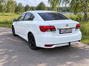 White Toyota Avensis 2013 in Vilnius, with an engine capacity of 2.00 L and mileage of 300 thousand km for 4050 €, photo 8 on AUTOMOTO.COM.LV