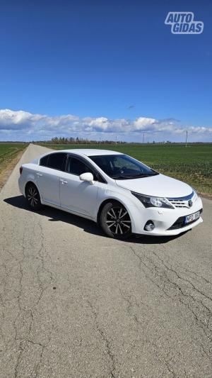 Balts Toyota Avensis 2014 Šauļi, ar dzinēja tilpumu 2.00 L un nobraukumu 308 tūkst. km par 4300 €, foto 3 vietnē AUTOMOTO.COM.LV