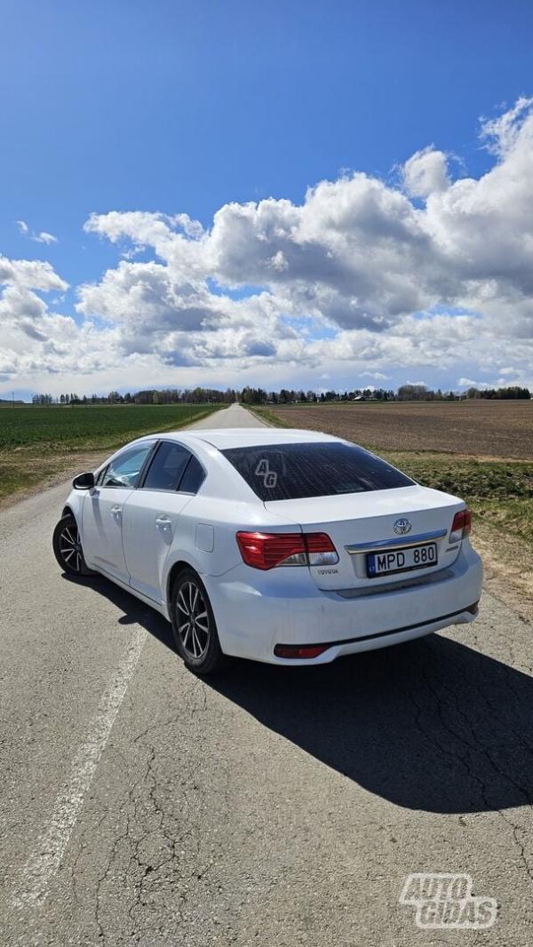 White Toyota Avensis 2014 in Siauliai, with an engine capacity of 2.00 L and mileage of 308 thousand km for 4300 €, photo 4 on AUTOMOTO.COM.LV
