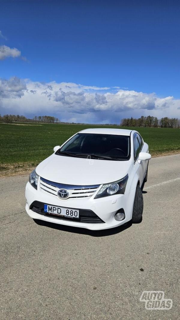 White Toyota Avensis 2014 in Siauliai, with an engine capacity of 2.00 L and mileage of 308 thousand km for 4300 €, photo 5 on AUTOMOTO.COM.LV