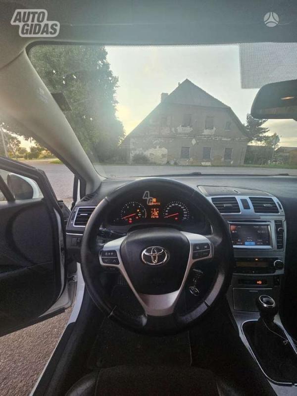 White Toyota Avensis 2014 in Siauliai, with an engine capacity of 2.00 L and mileage of 308 thousand km for 4300 €, photo 7 on AUTOMOTO.COM.LV