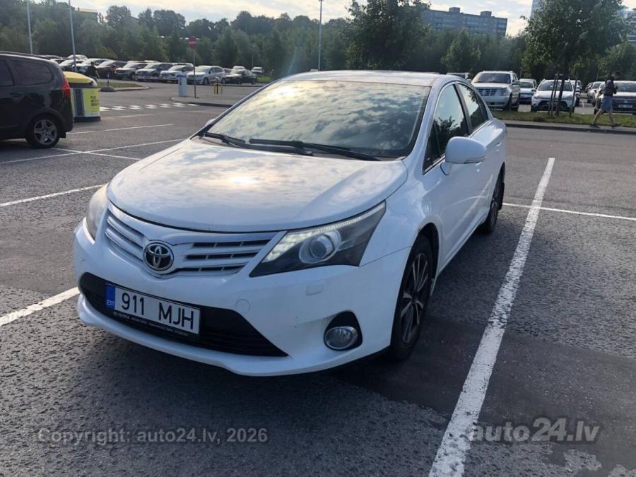 Белый Тойота Авенсис 2014 в Таллин, объемом двигателя 1.80 л и пробегом 292 тыс. км за 5800 €, фото 1 на AUTOMOTO.COM.LV