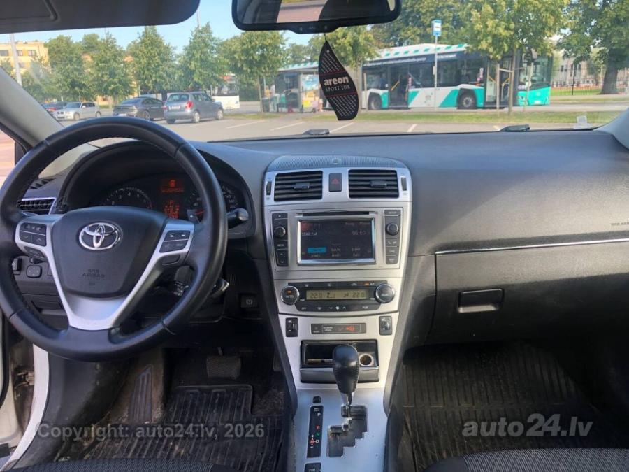 Белый Тойота Авенсис 2014 в Таллин, объемом двигателя 1.80 л и пробегом 292 тыс. км за 5800 €, фото 7 на AUTOMOTO.COM.LV