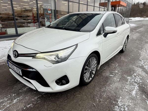 White Toyota Avensis 2015 in Vilnius, with an engine capacity of 1.99 L and mileage of 185 thousand km for 10900 €, photo 1 on AUTOMOTO.COM.LV