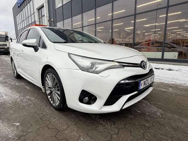 White Toyota Avensis 2015 in Vilnius, with an engine capacity of 1.99 L and mileage of 185 thousand km for 10900 €, photo 2 on AUTOMOTO.COM.LV