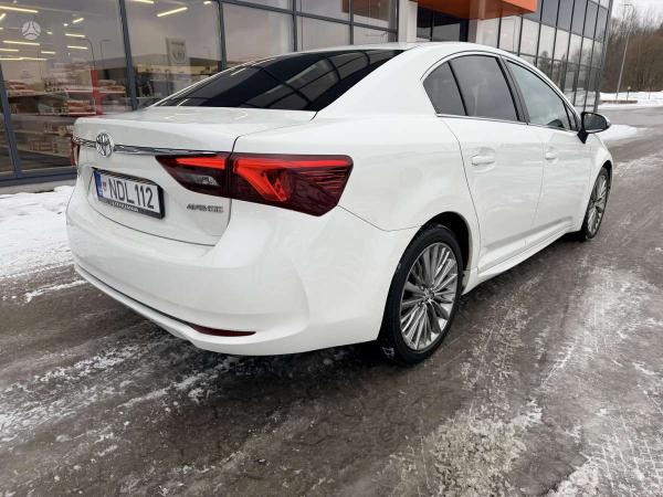 White Toyota Avensis 2015 in Vilnius, with an engine capacity of 1.99 L and mileage of 185 thousand km for 10900 €, photo 4 on AUTOMOTO.COM.LV