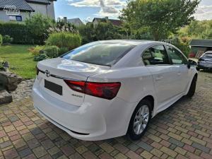 White Toyota Avensis 2015 in Alytus, with an engine capacity of 1.60 L and mileage of 226 thousand km for 6000 €, photo 4 on AUTOMOTO.COM.LV