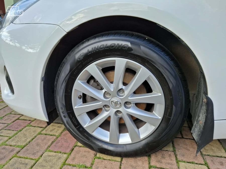 White Toyota Avensis 2015 in Alytus, with an engine capacity of 1.60 L and mileage of 226 thousand km for 6000 €, photo 8 on AUTOMOTO.COM.LV