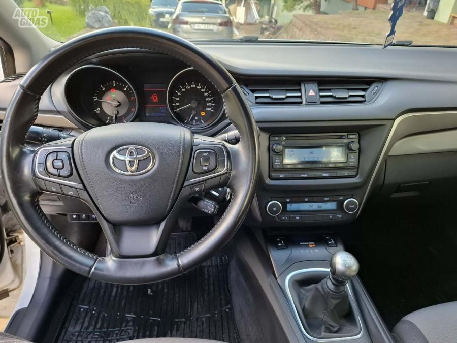 White Toyota Avensis 2015 in Alytus, with an engine capacity of 1.60 L and mileage of 226 thousand km for 6000 €, photo 17 on AUTOMOTO.COM.LV