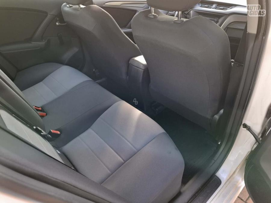 White Toyota Avensis 2015 in Alytus, with an engine capacity of 1.60 L and mileage of 226 thousand km for 6000 €, photo 21 on AUTOMOTO.COM.LV