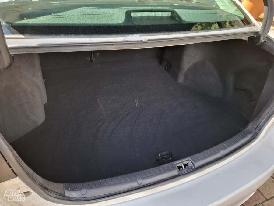 White Toyota Avensis 2015 in Alytus, with an engine capacity of 1.60 L and mileage of 226 thousand km for 6000 €, photo 23 on AUTOMOTO.COM.LV