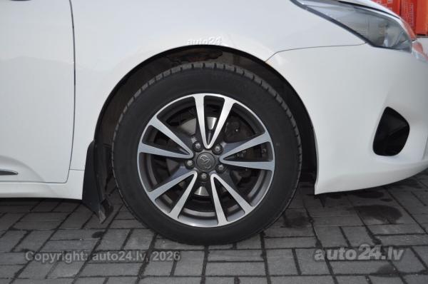 White Toyota Avensis 2016 in Parnu, with an engine capacity of 1.80 L and mileage of 195 thousand km for 12500 €, photo 7 on AUTOMOTO.COM.LV