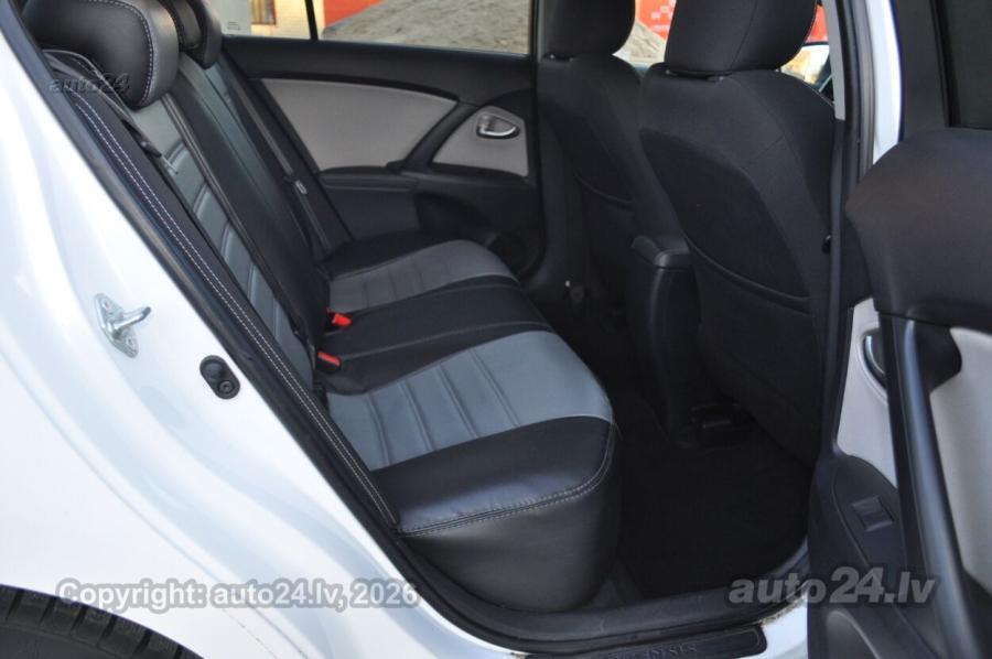 Balts Toyota Avensis 2016 Pērnava, ar dzinēja tilpumu 1.80 L un nobraukumu 195 tūkst. km par 12500 €, foto 11 vietnē AUTOMOTO.COM.LV