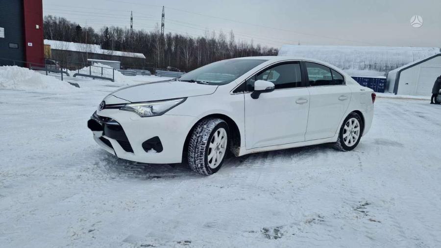 White Toyota Avensis 2017 in Kaunas, with an engine capacity of 1.60 L and mileage of 293 thousand km for 7950 €, photo 1 on AUTOMOTO.COM.LV