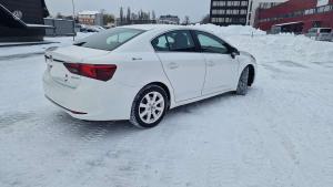White Toyota Avensis 2017 in Kaunas, with an engine capacity of 1.60 L and mileage of 293 thousand km for 7950 €, photo 3 on AUTOMOTO.COM.LV