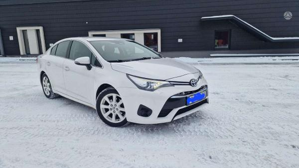 White Toyota Avensis 2017 in Kaunas, with an engine capacity of 1.60 L and mileage of 293 thousand km for 7950 €, photo 4 on AUTOMOTO.COM.LV