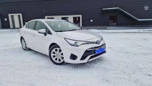 White Toyota Avensis 2017 in Kaunas, with an engine capacity of 1.60 L and mileage of 293 thousand km for 7950 €, photo 4 on AUTOMOTO.COM.LV