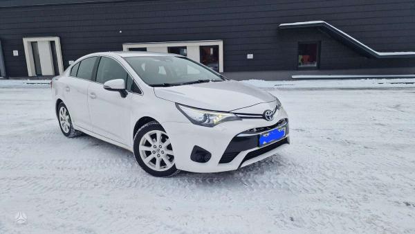 White Toyota Avensis 2017 in Kaunas, with an engine capacity of 1.60 L and mileage of 293 thousand km for 7850 €, photo 1 on AUTOMOTO.COM.LV