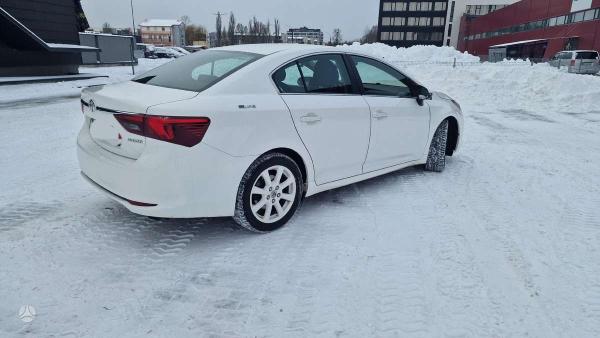 White Toyota Avensis 2017 in Kaunas, with an engine capacity of 1.60 L and mileage of 293 thousand km for 7850 €, photo 2 on AUTOMOTO.COM.LV
