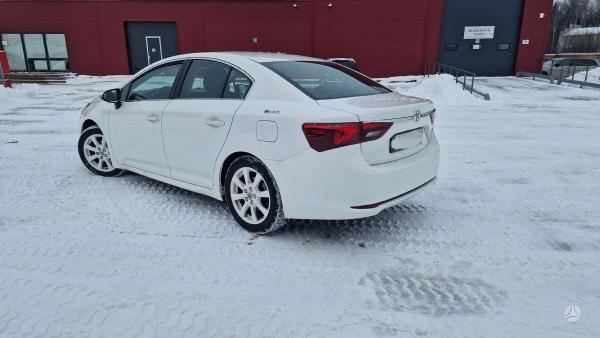 White Toyota Avensis 2017 in Kaunas, with an engine capacity of 1.60 L and mileage of 293 thousand km for 7850 €, photo 3 on AUTOMOTO.COM.LV