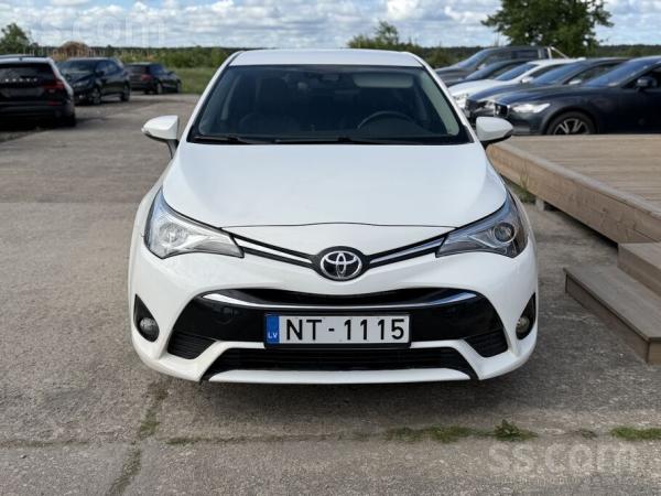 Белый Тойота Авенсис 2017 в Рига, объемом двигателя 1.60 л и пробегом 214 тыс. км за 7750 €, фото 2 на AUTOMOTO.COM.LV