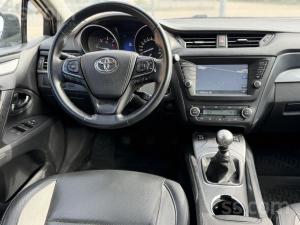 White Toyota Avensis 2017 in Riga, with an engine capacity of 1.60 L and mileage of 214 thousand km for 7750 €, photo 5 on AUTOMOTO.COM.LV