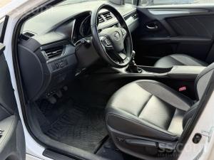 White Toyota Avensis 2017 in Riga, with an engine capacity of 1.60 L and mileage of 214 thousand km for 7750 €, photo 9 on AUTOMOTO.COM.LV