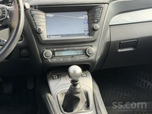 White Toyota Avensis 2017 in Riga, with an engine capacity of 1.60 L and mileage of 214 thousand km for 7750 €, photo 10 on AUTOMOTO.COM.LV