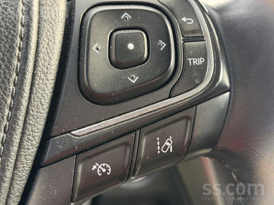 White Toyota Avensis 2017 in Riga, with an engine capacity of 1.60 L and mileage of 214 thousand km for 7750 €, photo 16 on AUTOMOTO.COM.LV