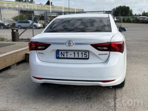 White Toyota Avensis 2017 in Riga, with an engine capacity of 1.60 L and mileage of 214 thousand km for 7750 €, photo 18 on AUTOMOTO.COM.LV