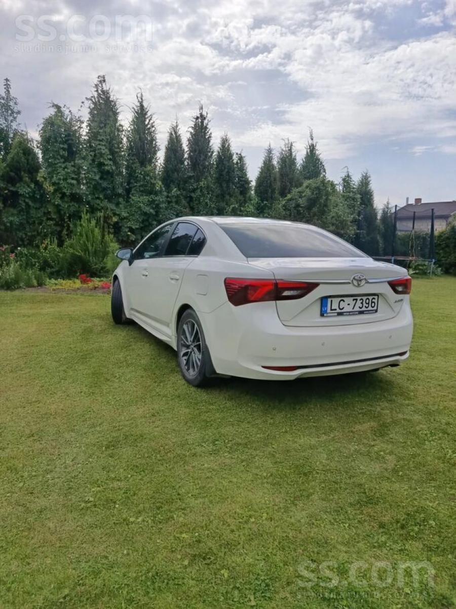 Balts Toyota Avensis 2017 Rīga, ar dzinēja tilpumu 1.80 L un nobraukumu 135 tūkst. km par 12800 €, foto 4 vietnē AUTOMOTO.COM.LV