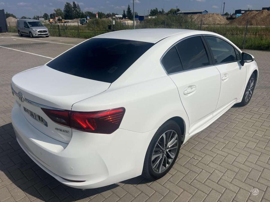 Белый Тойота Авенсис 2017 в Таураге, объемом двигателя 1.60 л и пробегом 271 тыс. км за 6300 €, фото 5 на AUTOMOTO.COM.LV