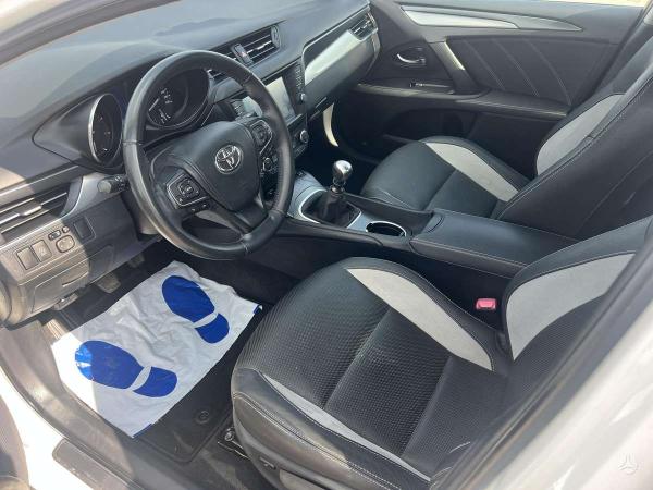 Тойота Авенсис 2017 в Таураге на AUTOMOTO.COM.LV Белый Тойота Авенсис 2017 в Таураге, объемом двигателя 1.60 л и пробегом 271 тыс. км за 6300 €, фото 9 на AUTOMOTO.COM.LV